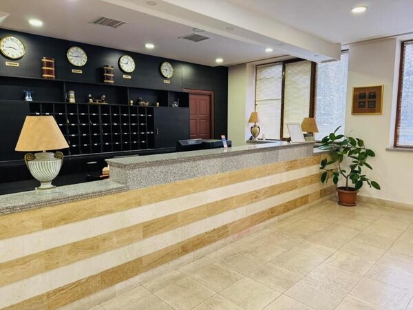 Canyon Hills Hotel - Jerewan