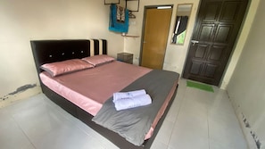 Quarto Triplo Deluxe | Secretária, Wi-fi grátis, roupa de cama fornecida