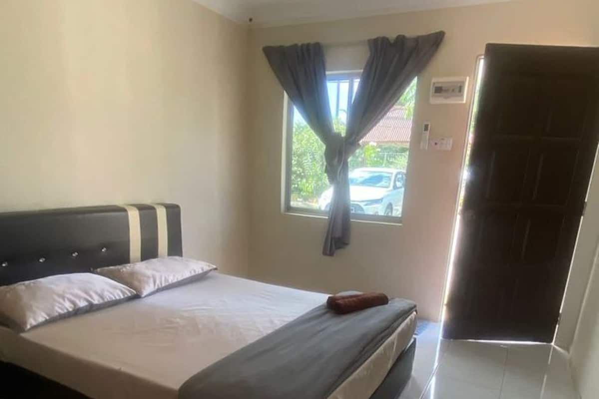 Quarto Triplo Deluxe | Secretária, Wi-fi grátis, roupa de cama fornecida