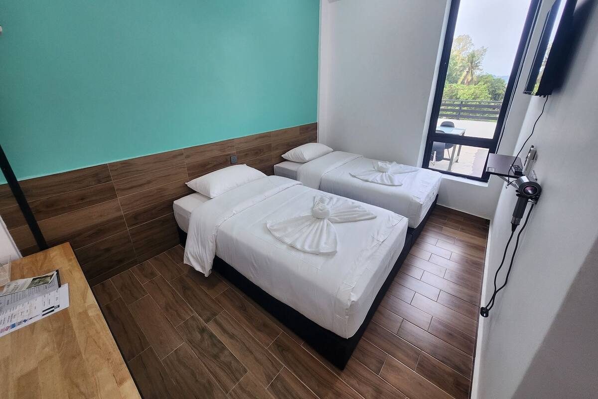 Quarto duplo luxo | Escrivaninha, Wi-Fi de cortesia, roupa de cama