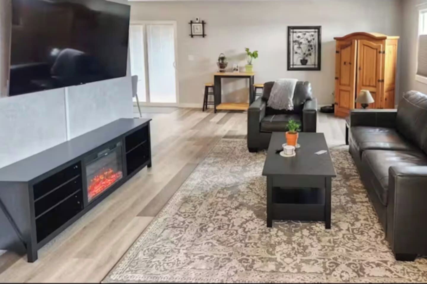 Entire Duplex Oasis/ 4br, 4ba, Garages, Sleeps 12 - Eureka, CA