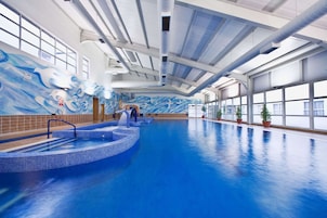 Piscina interior, piscina exterior