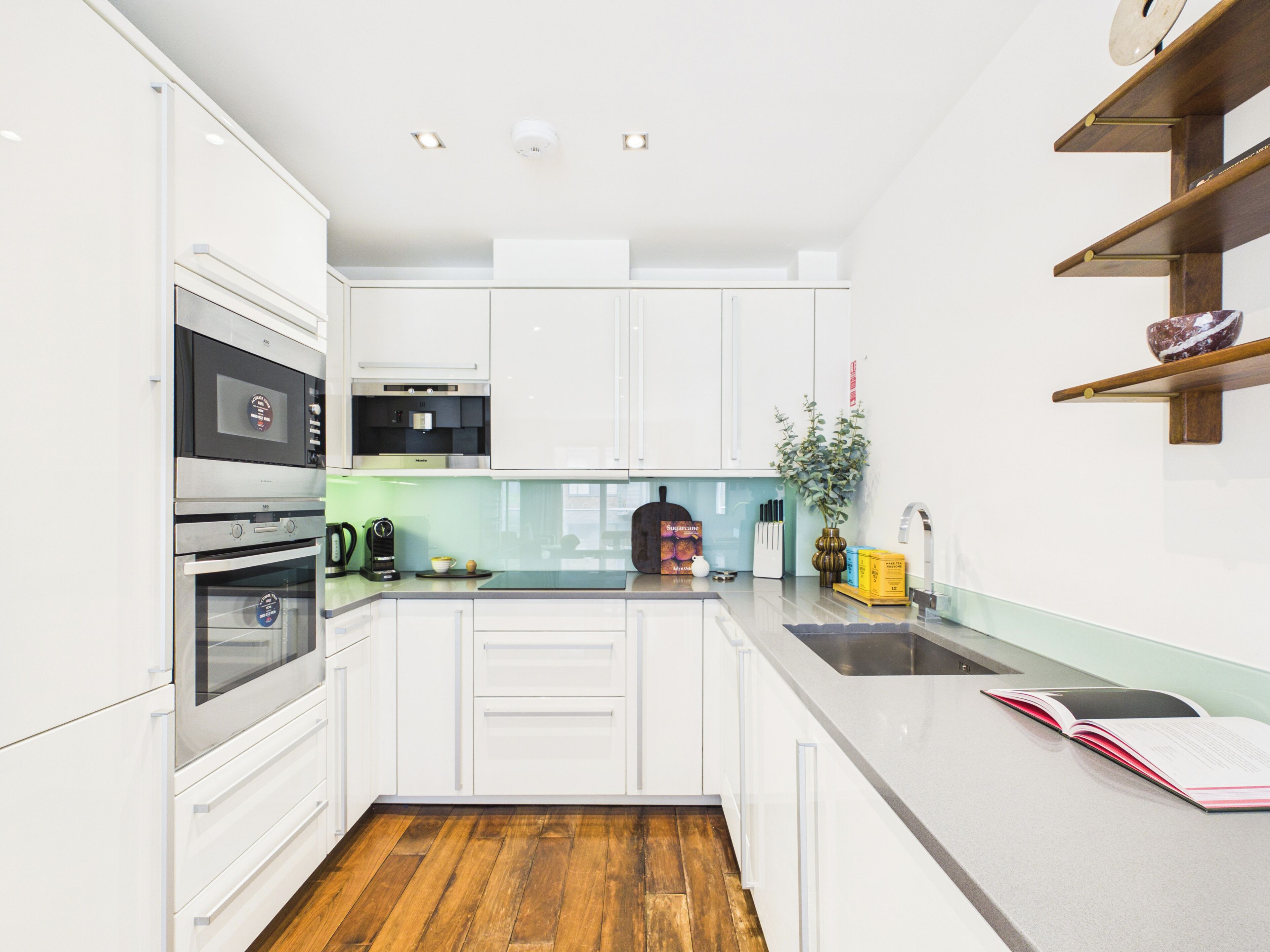 Apartamento clássico, 2 quartos, cozinha | Cozinha privada | Máquina de café expresso, cafeteira/chaleira, geladeira grande
