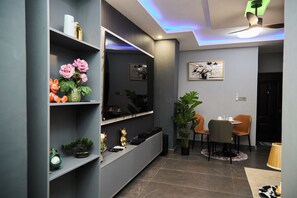 Apartamento conforto, sacada, vista para a cidade | Parte interna