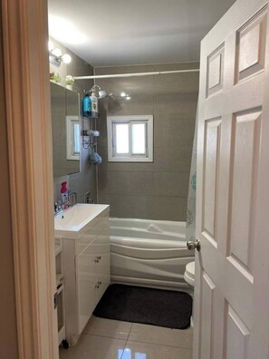 Apartamento, 2 quartos, para fumantes, sacada | Banheiro