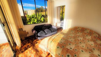 Suíte conforto, sacada, vista para o lago | Wi-Fi de cortesia, roupa de cama