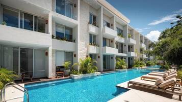 2 piscinas externas