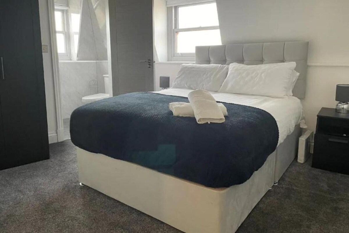 Ferros/tábuas de passar roupa, Wi-Fi de cortesia, roupa de cama