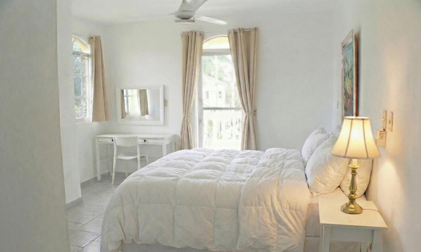 Quarto Duplo Básico | Minibar, Wi-fi grátis, roupa de cama fornecida 