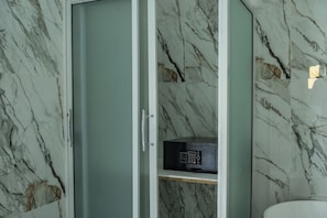 Suite Deluxe, vista para a piscina | Interior