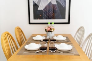 Apartamento Familiar, 2 quartos, Vista para a cidade | Restaurantes