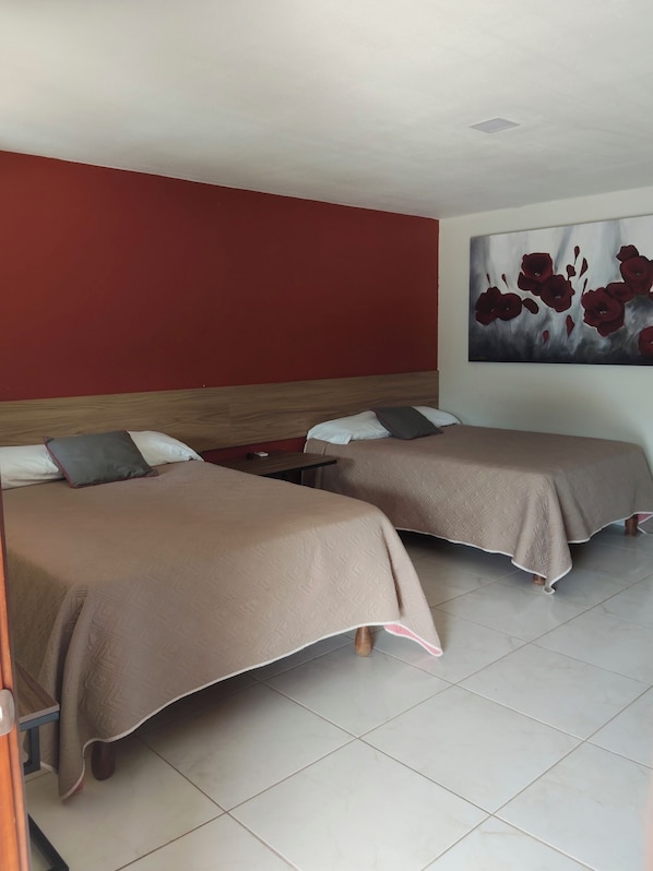 Quarto casal família, para não fumantes, vista para a montanha | Roupas de cama premium, edredons de pluma, Wi-Fi de cortesia