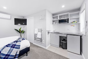 Queen Studio Self Contained