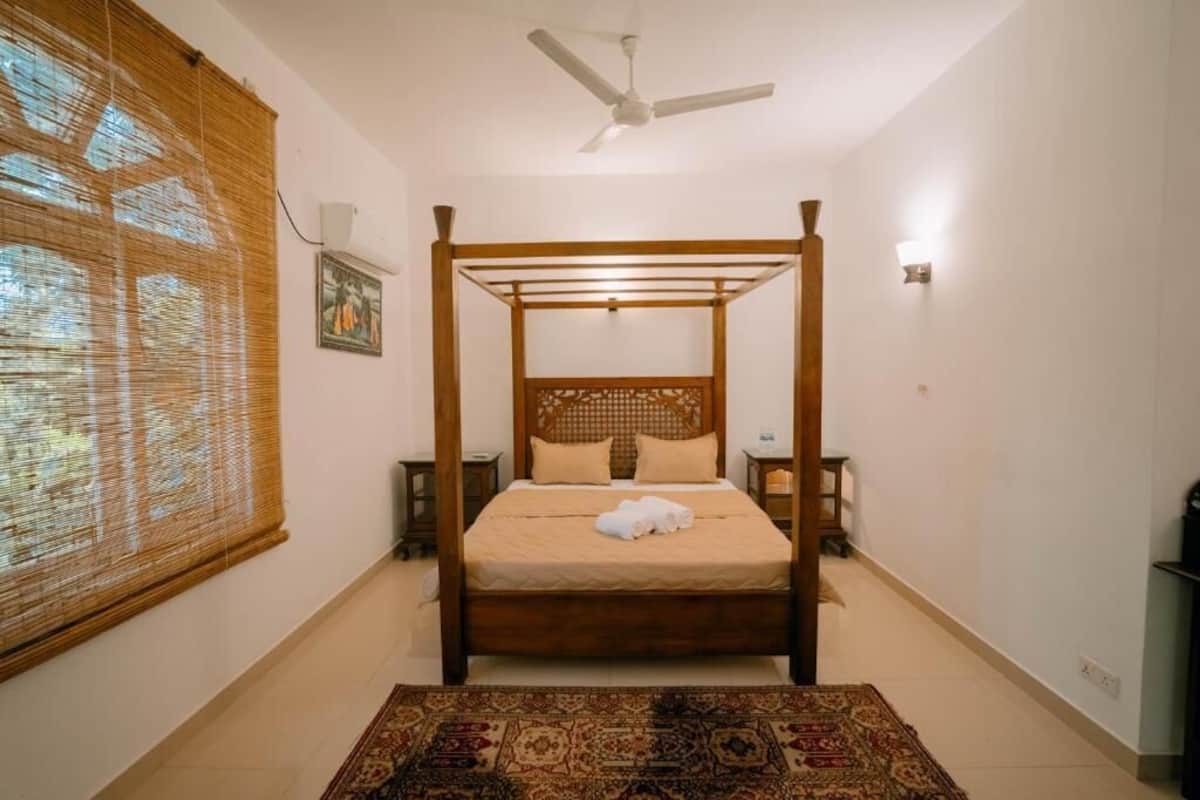 Quarto casal luxo, sacada, vista para o jardim | Wi-Fi de cortesia