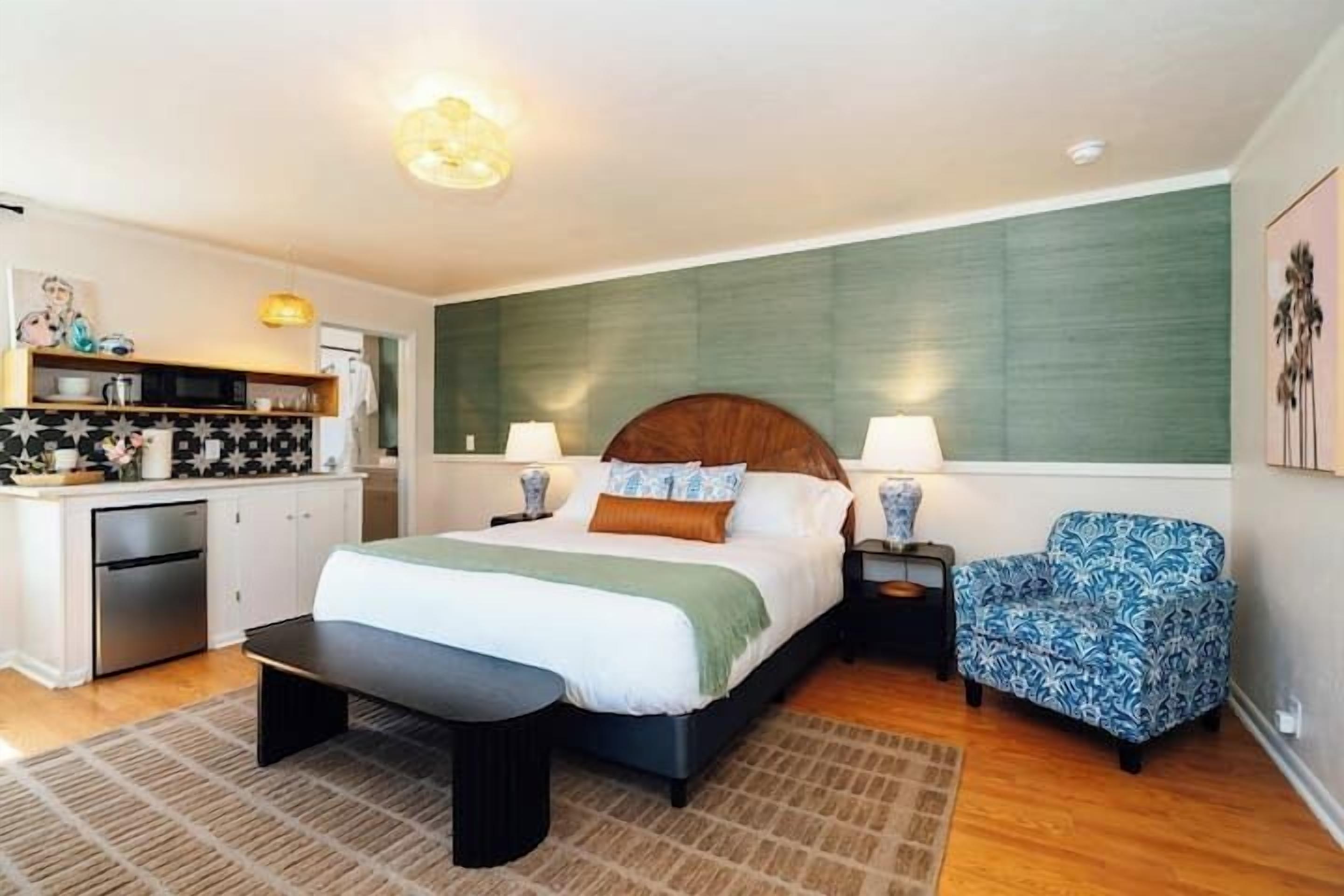 Swank Suites | King With Lux Tub - Oregon Shakespeare Festival