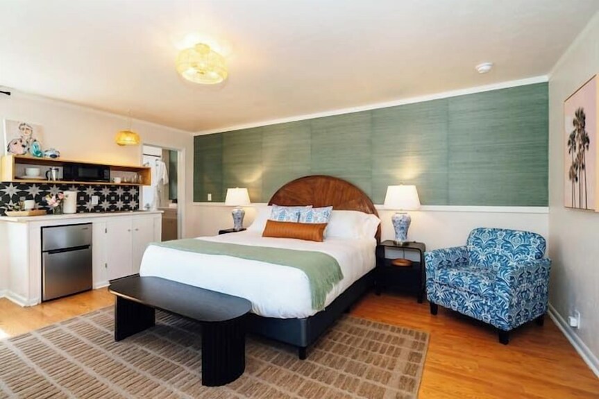 Swank Suites | King With Lux Tub - Oregon Shakespeare Festival