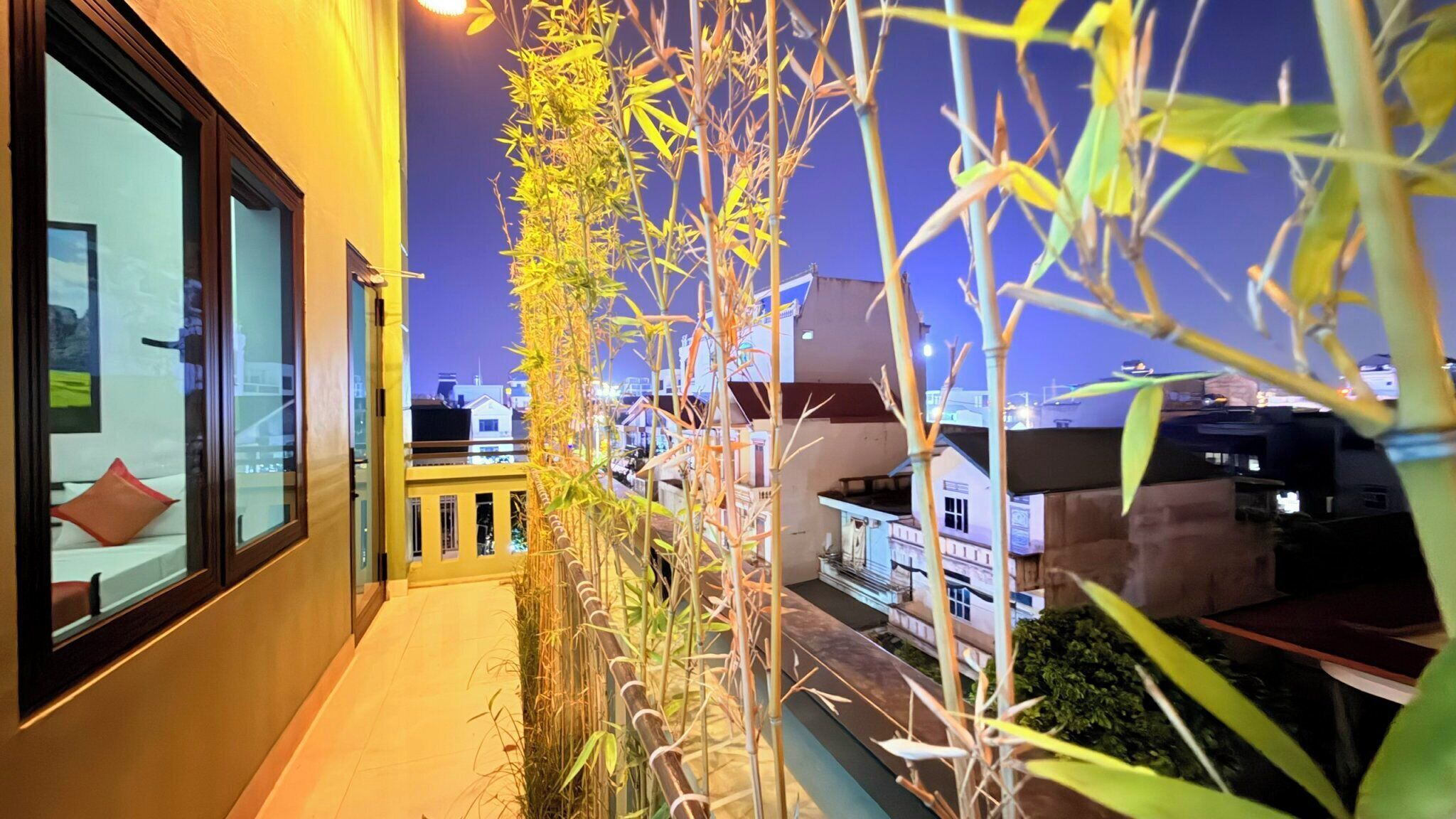 Quarto Familiar, varanda, Vista para a cidade | Terrenos do alojamento