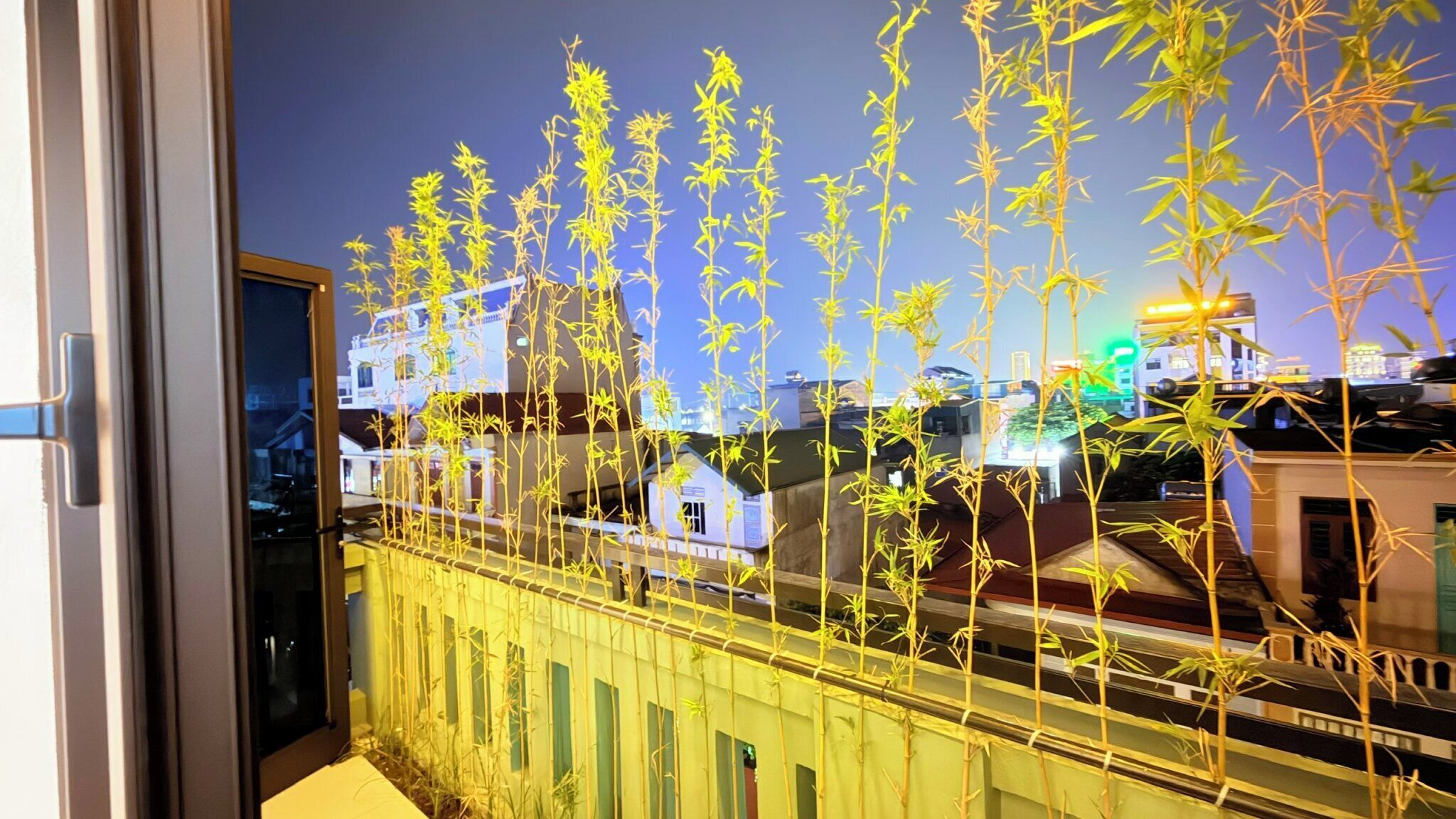 Quarto Familiar, varanda, Vista para a cidade | Terrenos do alojamento