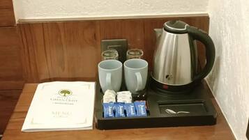 Suite Premium, varanda, vista para a piscina | Café e/ou cafeteira