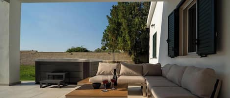 Villa Deluxe, vista para o jardim | Terraço/pátio interior