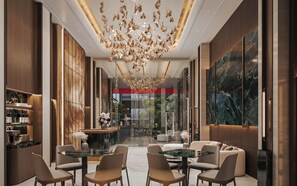 Um interior moderno com área de refeições, assentos e um lustre decorativo.