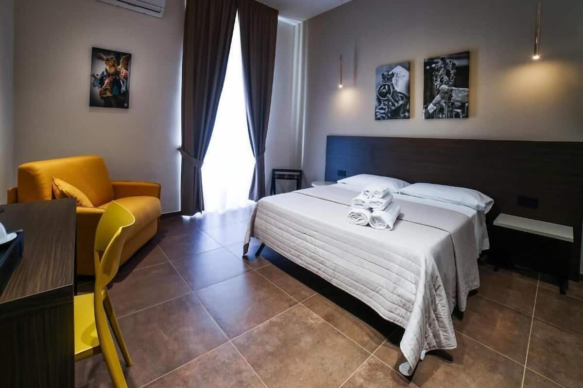 Quarto Triplo Deluxe, varanda, Vista para a cidade | Cofre no quarto, cortinas/cortinados opacos, quartos insonorizados 