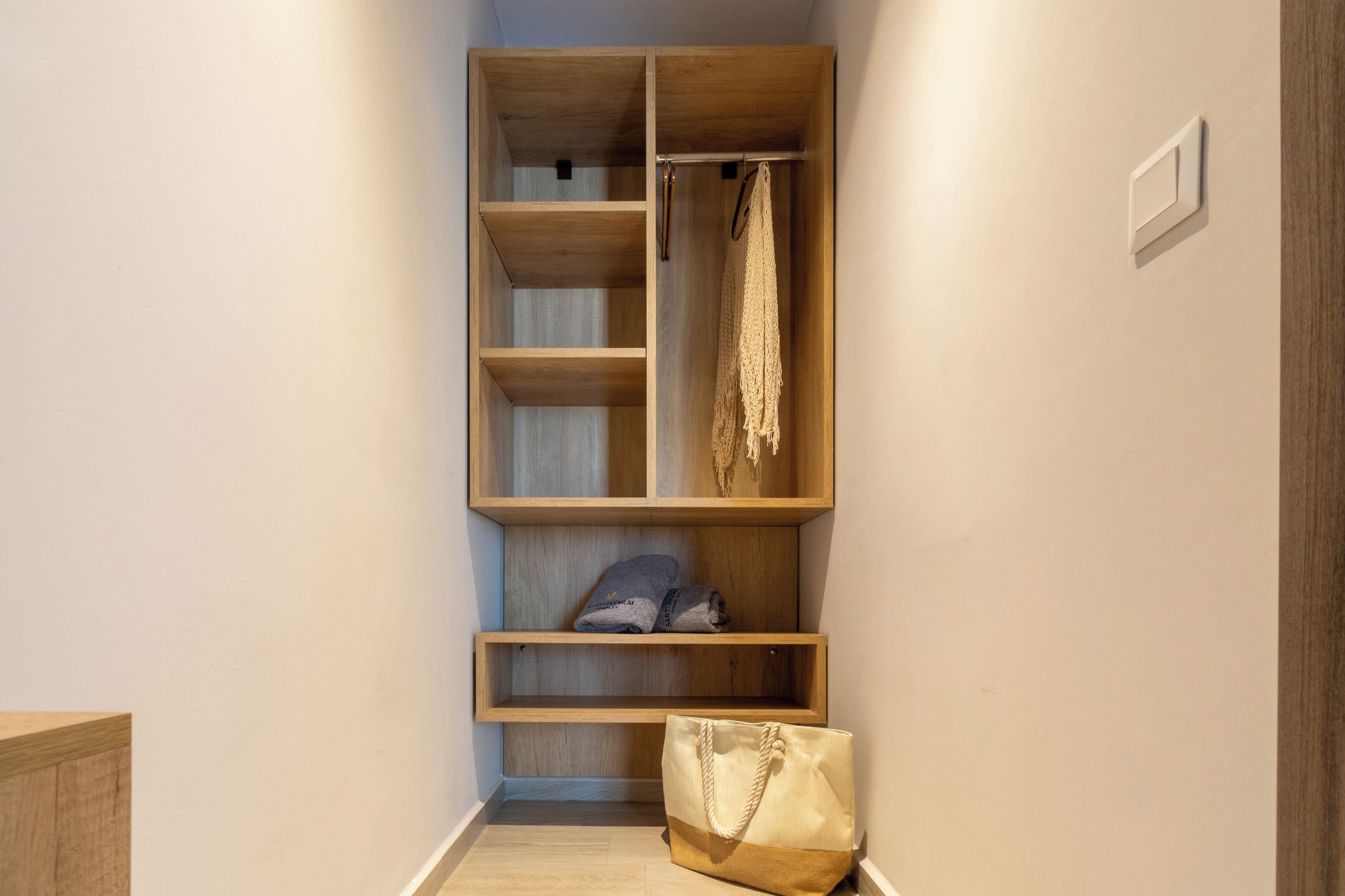 Suite Exclusiva, varanda, vista parcial para o mar | Cofre no quarto, cortinas/cortinados opacos, quartos insonorizados 
