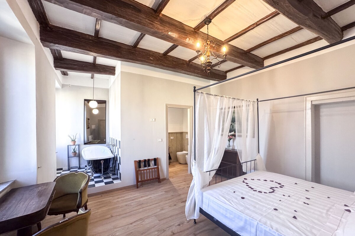 Quarto premium, vista para a cidade | Cofres nos quartos, cortinas blackout, Wi-Fi de cortesia