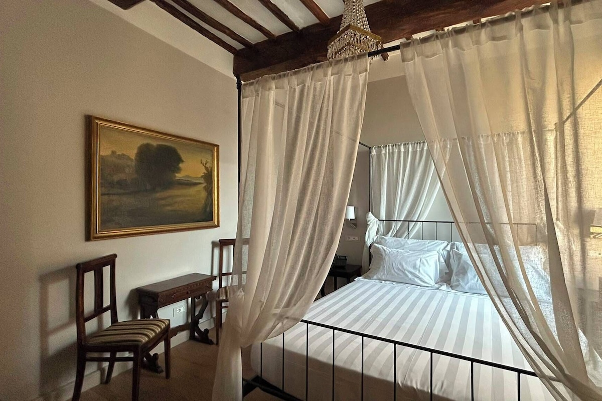 Quarto premium, vista para o lago | Cofres nos quartos, cortinas blackout, Wi-Fi de cortesia
