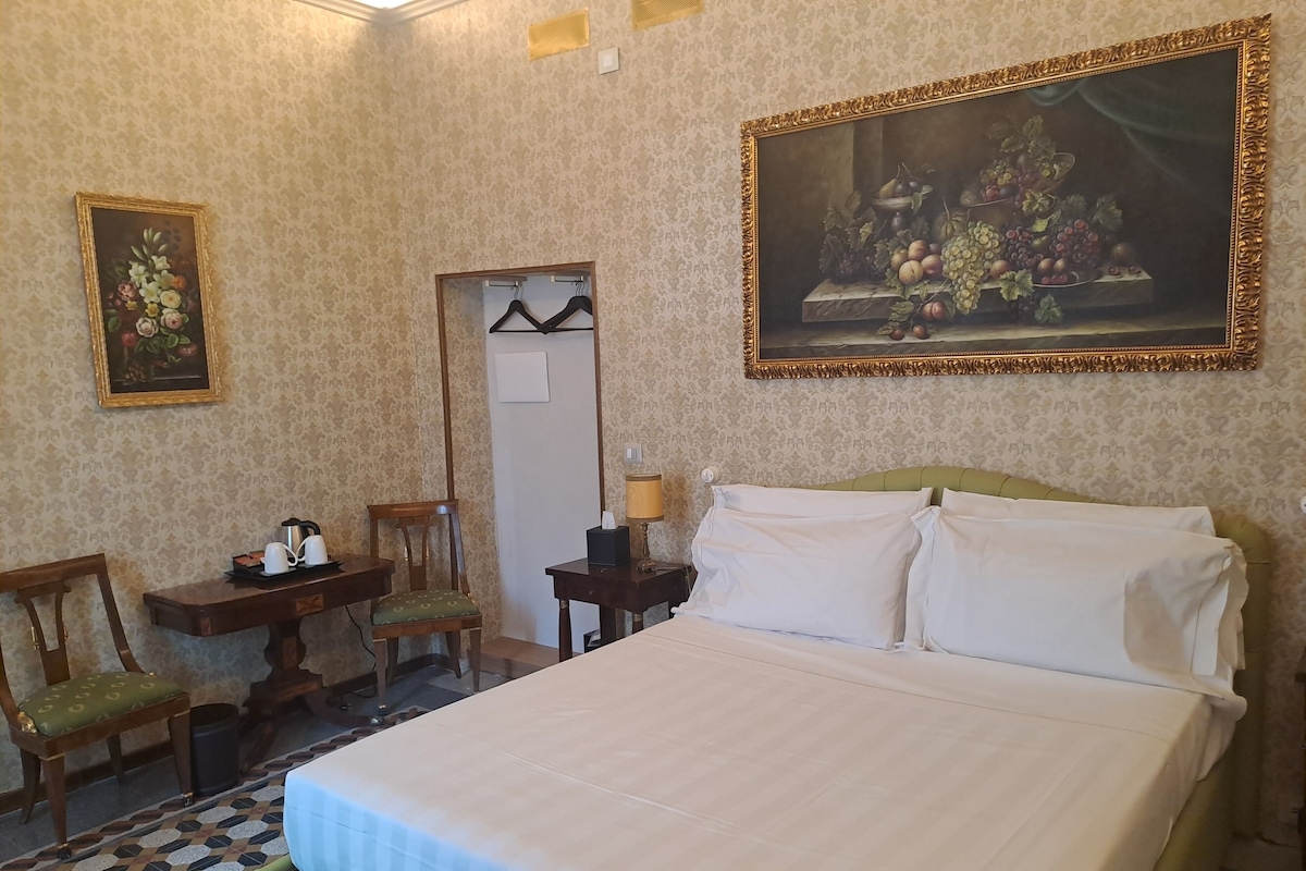 Quarto exclusivo, vista para a cidade | Cofres nos quartos, cortinas blackout, Wi-Fi de cortesia