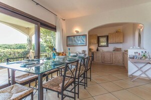 Quarto casal ou duplo luxo, vista para a piscina | Opções para refeição