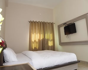Quarto casal com design assinado, vista para a cidade | Vista do quarto