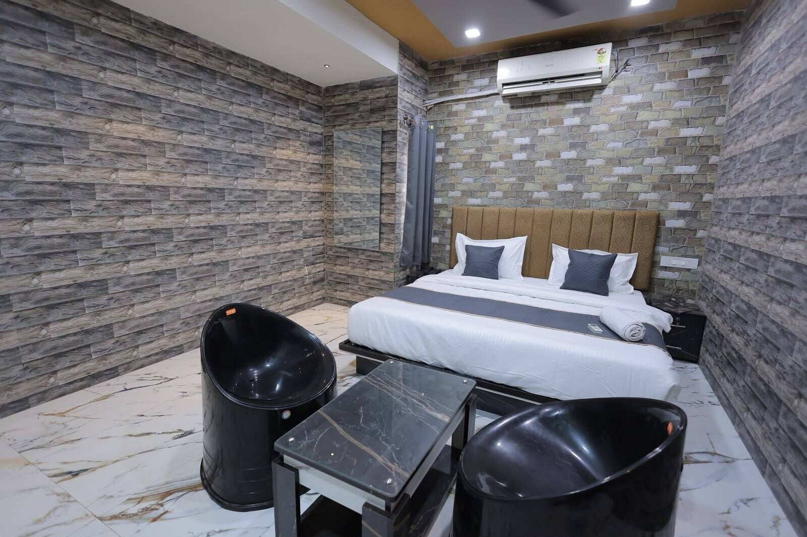Quarto Superior | Secretária, Wi-fi grátis, roupa de cama fornecida 