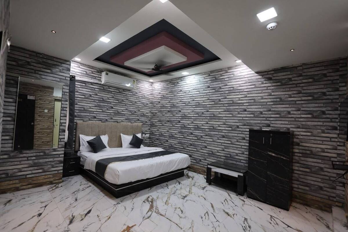 Quarto superior | Escrivaninha, Wi-Fi de cortesia, roupa de cama