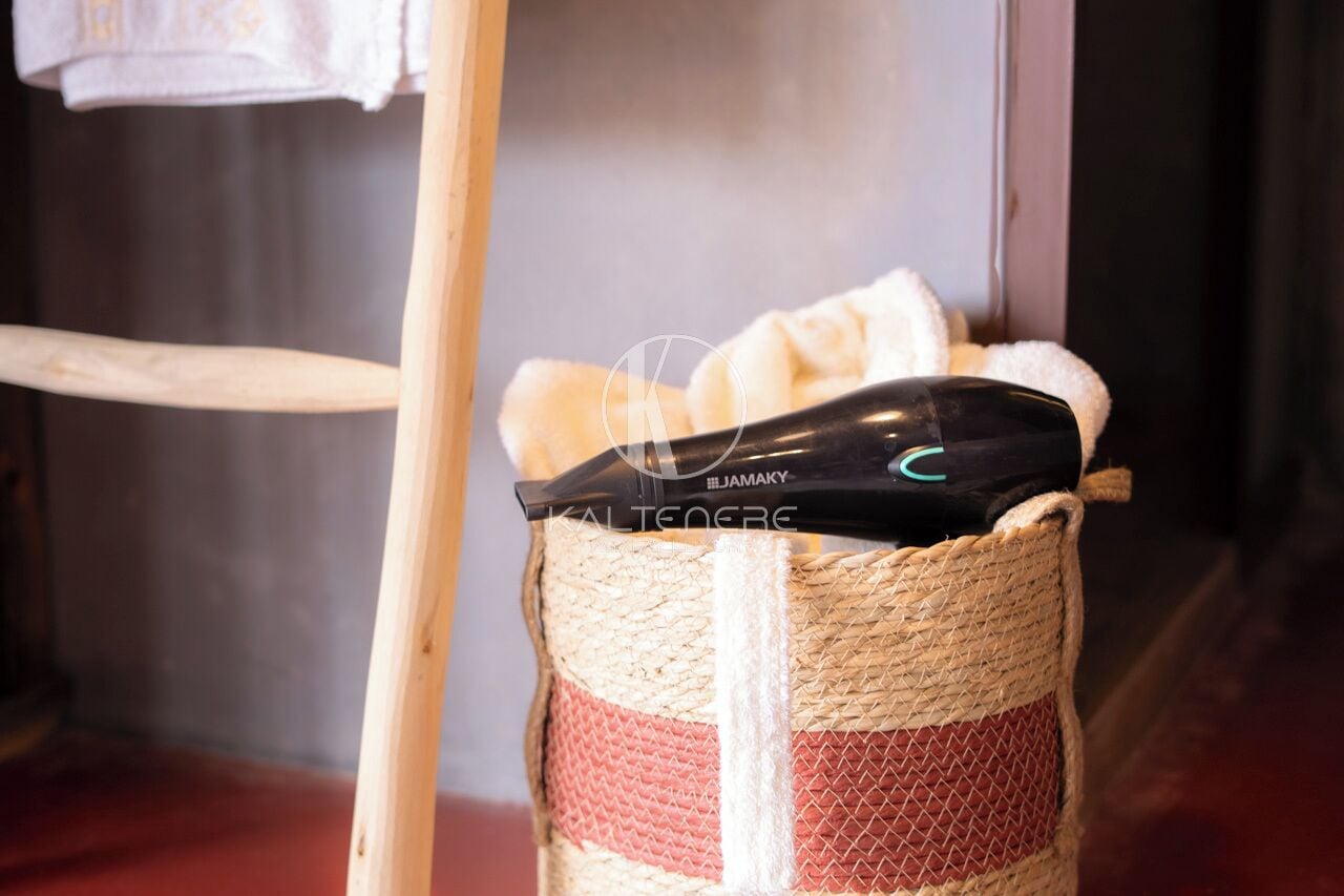 Quarto Triplo Comfort, pátio, vista para a montanha | Casa de banho | Um polibã e uma banheira separados, um secador de cabelo 