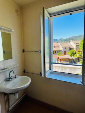 Quarto família, vista para a montanha | Banheiro