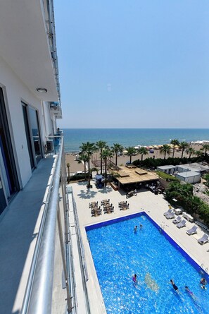 Piscina exterior sazonal 
