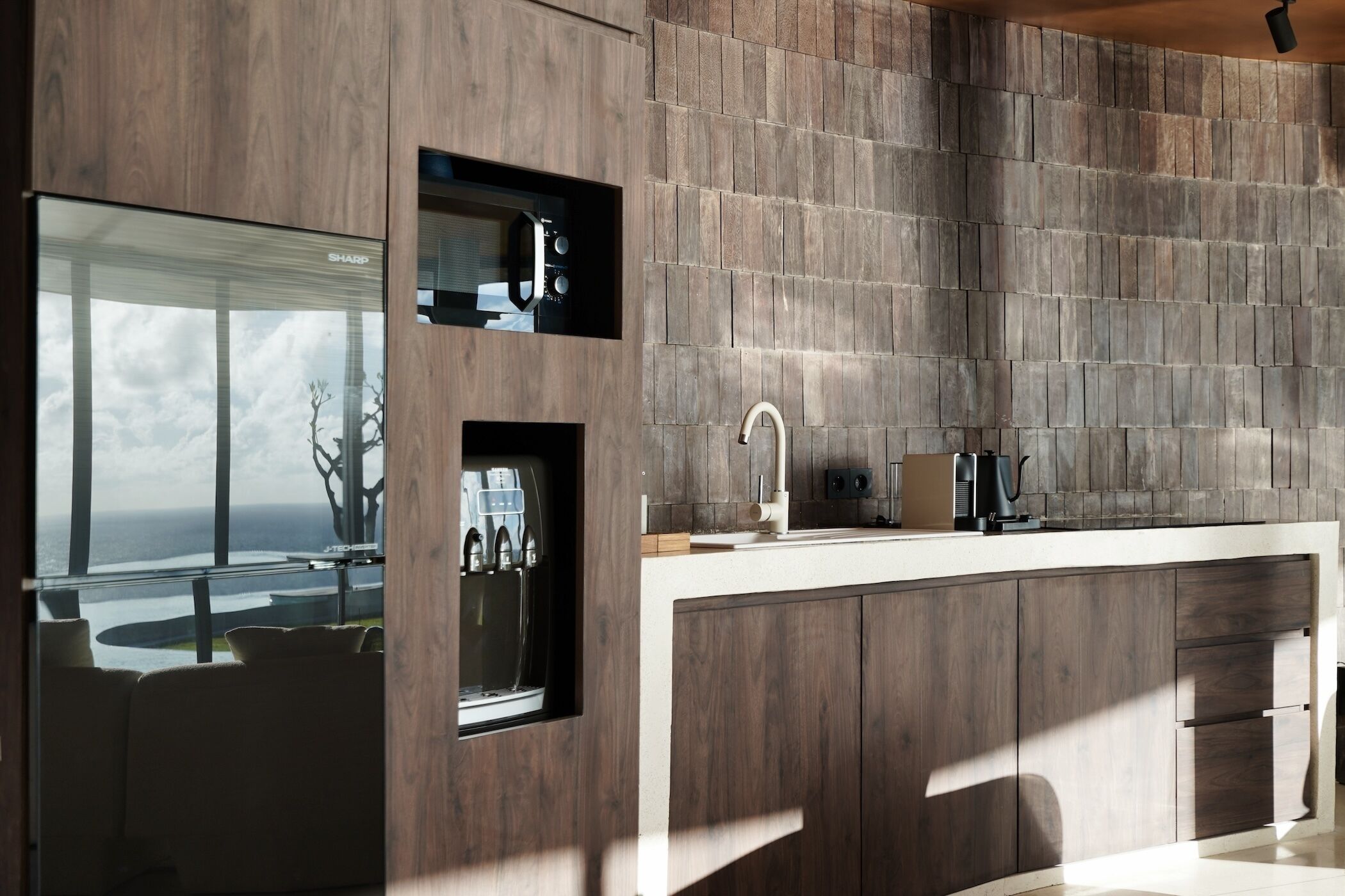 Suíte presidencial, vista para o oceano | Cozinha privada | Geladeira grande, micro-ondas, cooktop