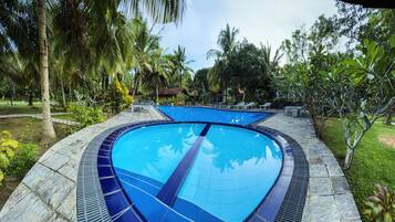 Piscina interna, piscina externa