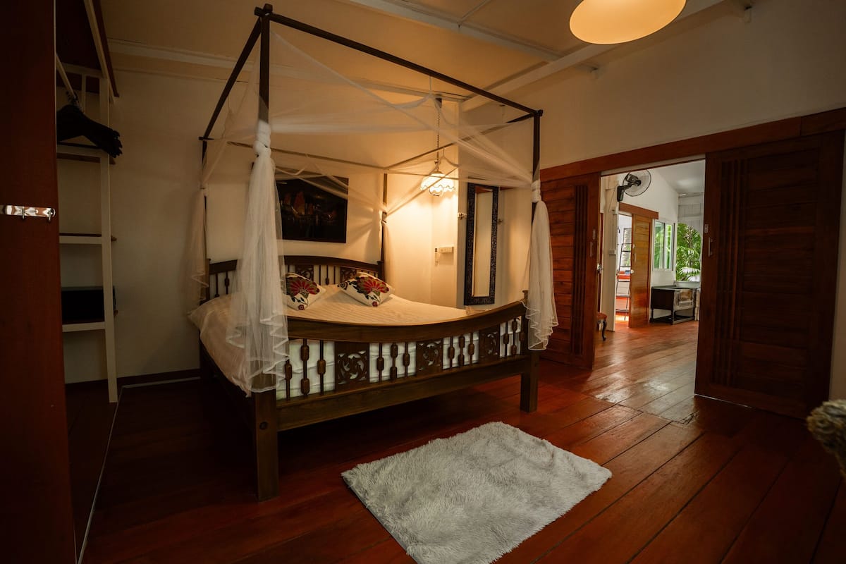 Casa Tradicional, vista para o jardim | Cofre no quarto, Wi-fi grátis, roupa de cama fornecida 