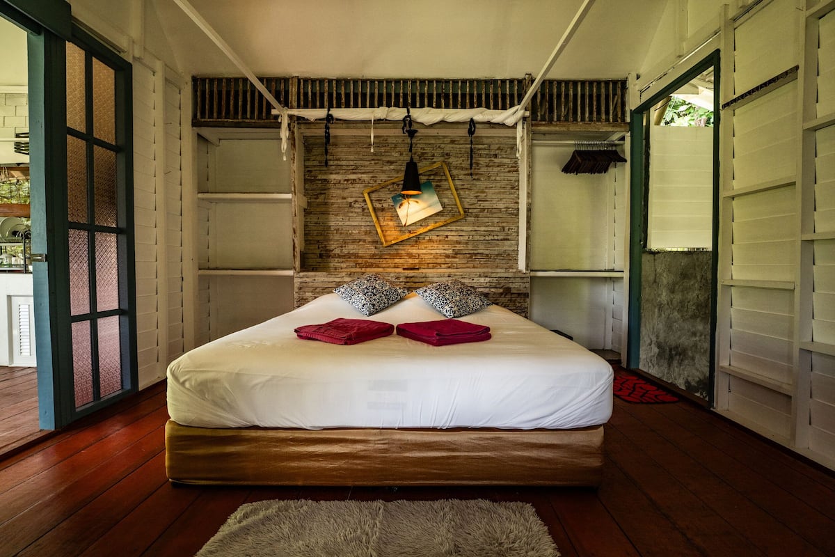 Bungalow Comfort, vista para o jardim | Cofre no quarto, Wi-fi grátis, roupa de cama fornecida 