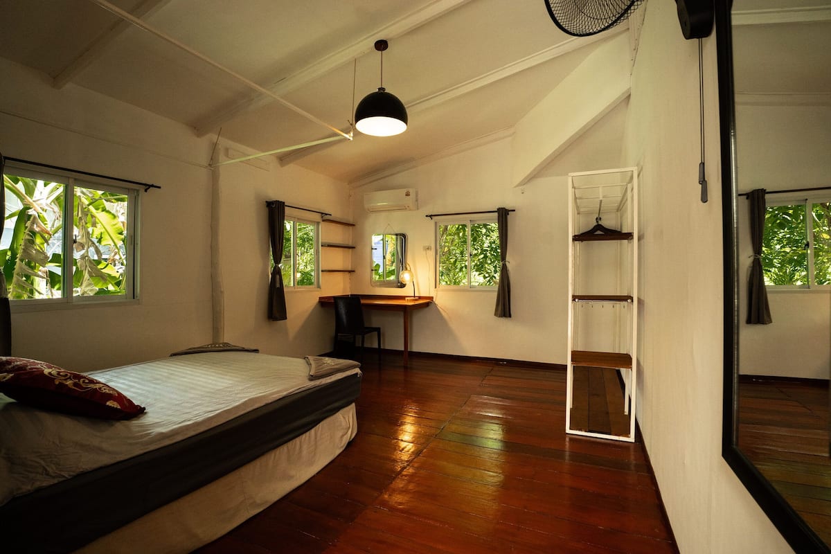 Villa Superior, vista para o jardim | Cofre no quarto, Wi-fi grátis, roupa de cama fornecida 