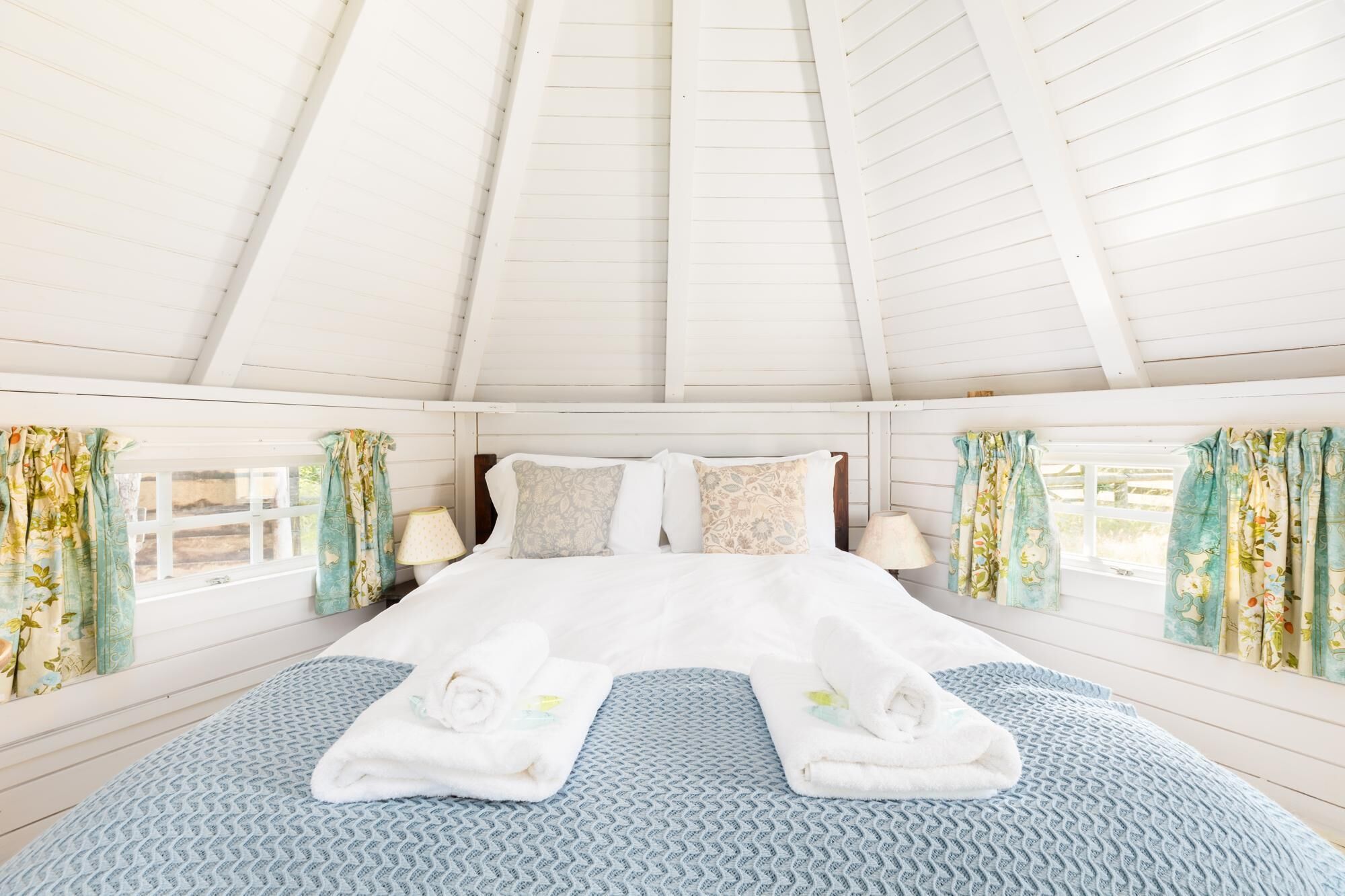 Spectacular Glamping Cabin In The Woods-cotswolds - Pass The Keys - Moreton-in-Marsh