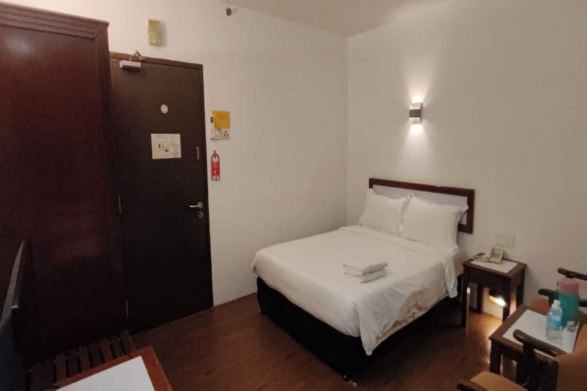 Quarto Standard, 1 cama queen-size | Secretária, cortinas/cortinados opacos, Wi-fi grátis 