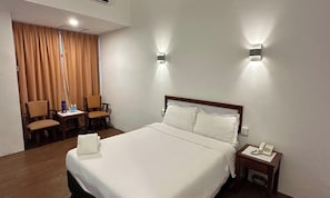 Quarto Standard, 1 cama queen-size | Secretária, cortinas/cortinados opacos, Wi-fi grátis 