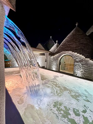 Sala(s) para tratamentos a casais, sauna, banheira de hidromassagem 