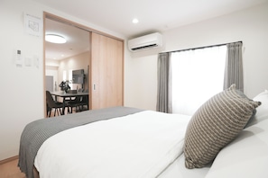 Apartamento Económico, várias camas (101) | Edredões de penas, cortinas/cortinados opacos, Wi-fi grátis