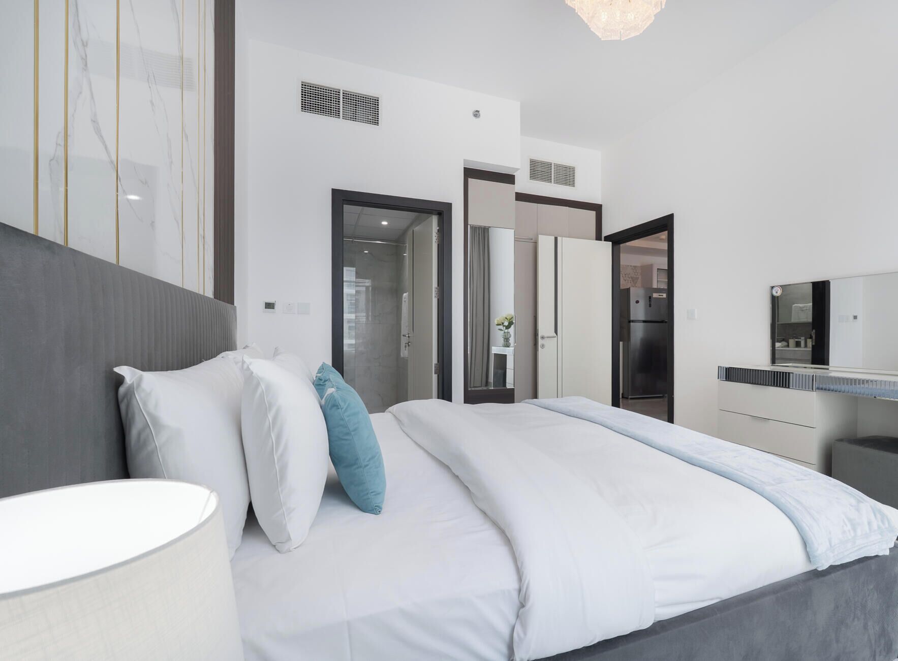 Apartamento Deluxe, varanda, Vista para a cidade | Roupa de alta qualidade, cofre no quarto, cortinas/cortinados opacos 