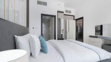 Apartamento Deluxe, varanda, Vista para a cidade | Roupa de alta qualidade, cofre no quarto, cortinas/cortinados opacos