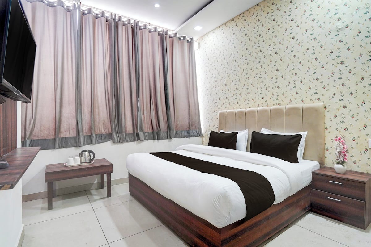 Secretária, Wi-fi grátis, roupa de cama fornecida 